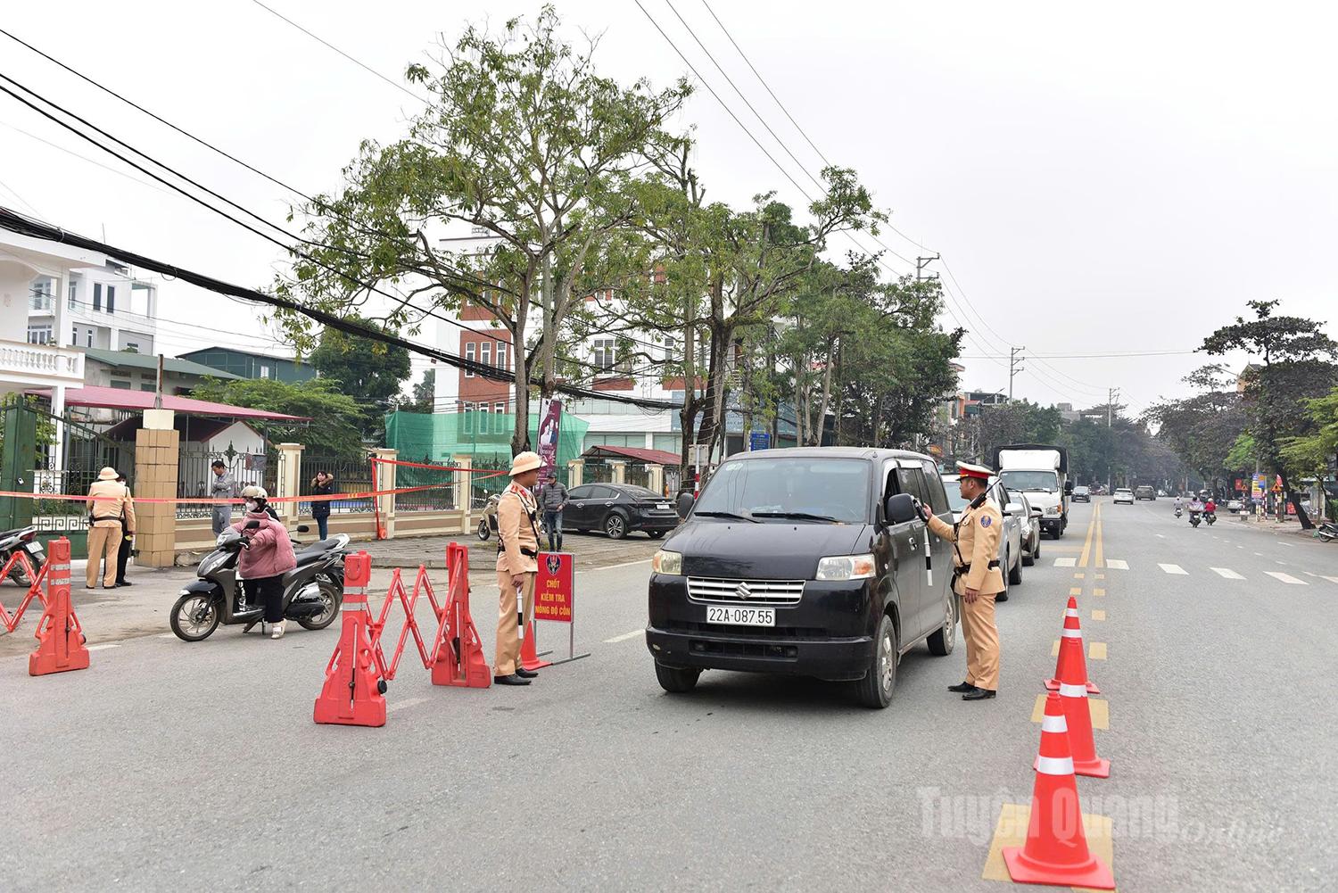 Silent forces keep peace and security during the holidays - Báo Tuyên ...
