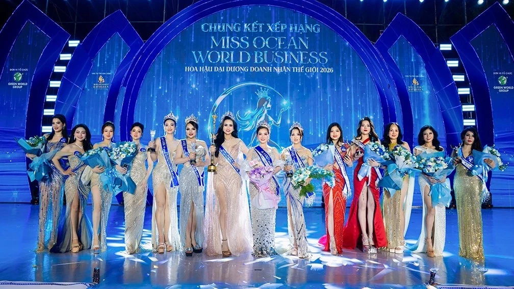 Tiến sĩ, nhà báo Vũ Thị Thanh Tâm đăng quang Hoa hậu Đại dương doanh ...