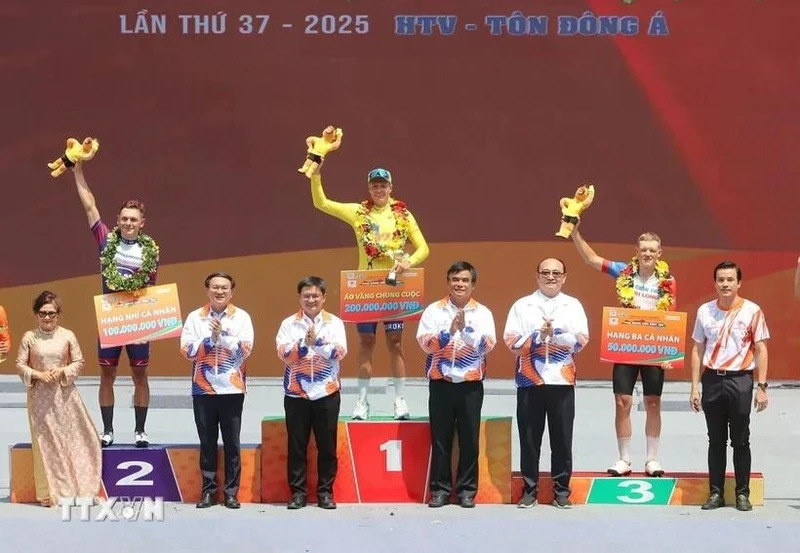 Mikhail Fokin wins yellow jersey at 2025 national HTV cycling cup - Báo ...