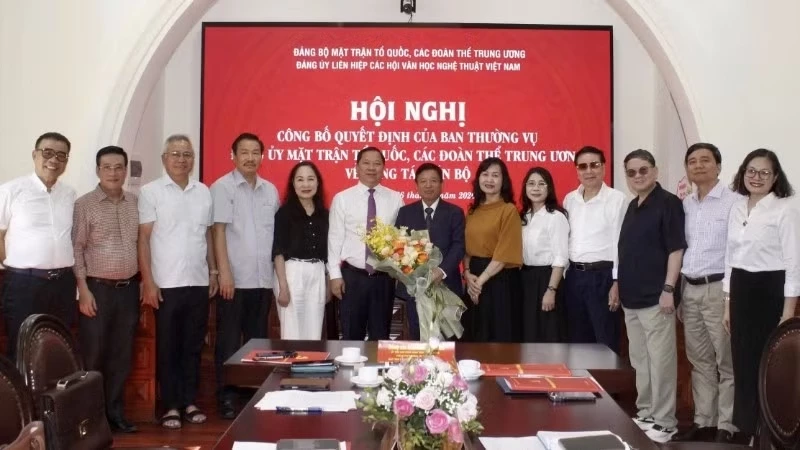 Phó Giáo sư, Tiến sĩ, nhạc sĩ Đỗ Hồng Quân giữ chức Bí thư Đảng ủy Liên ...