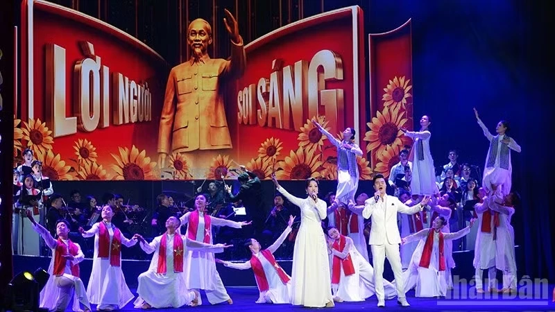 Chương trình nghệ thuật “Hồ Chí Minh - Nguồn sáng dẫn đường” - Báo ...