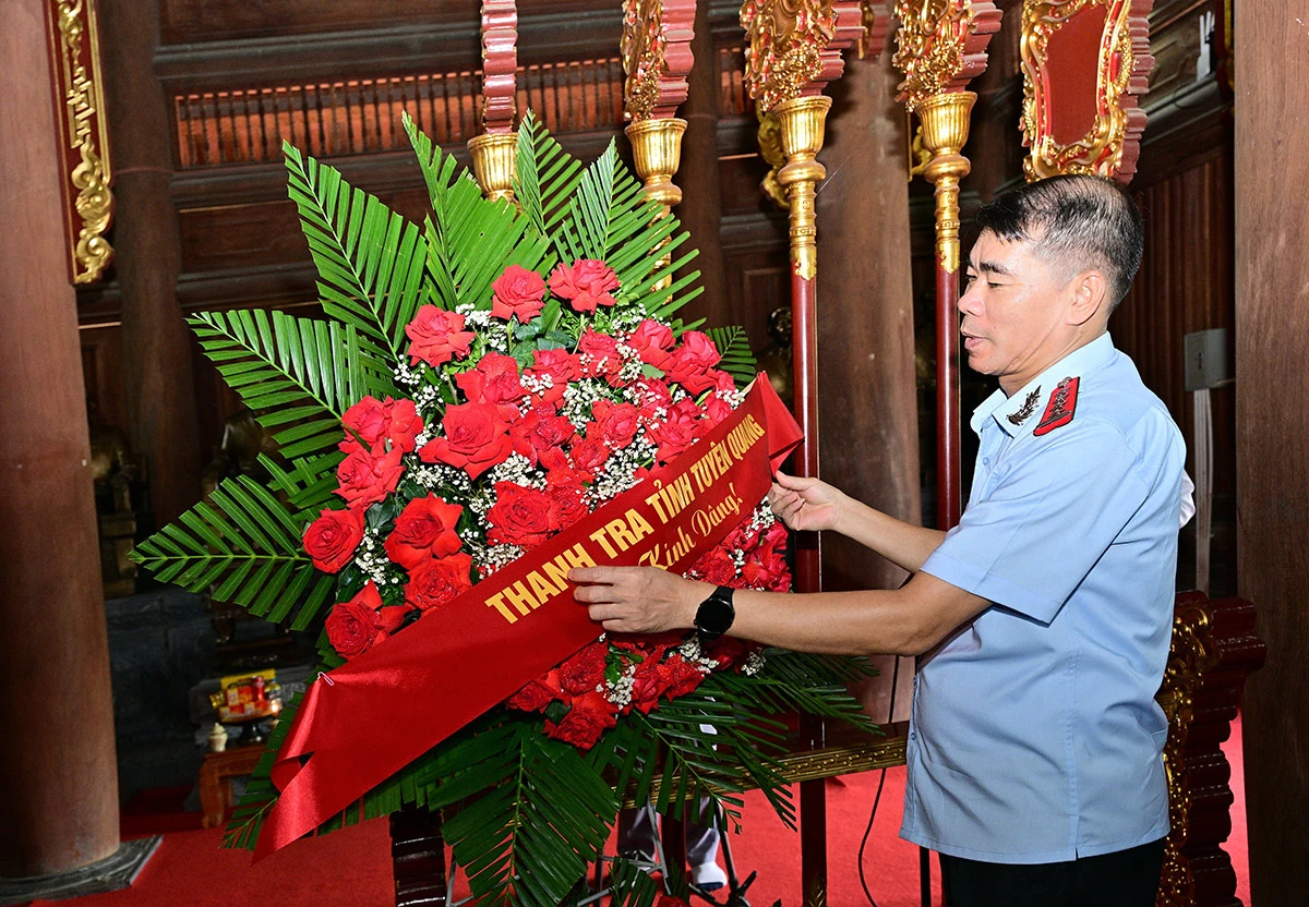 Dâng hương kỷ niệm 130 năm Ngày sinh đồng chí Hồ Tùng Mậu - Báo Tuyên ...