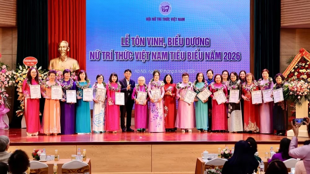 Lan tỏa tinh thần cống hiến của nữ trí thức Việt Nam - Báo Tuyên Quang ...