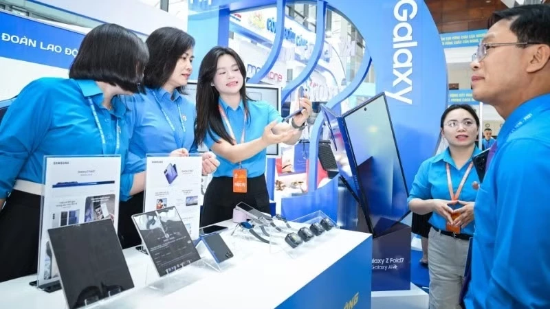 Tôn vinh trí tuệ, bản lĩnh và đóng góp của giai cấp công nhân Việt Nam ...