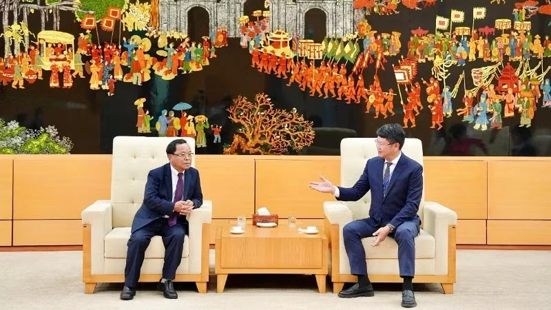 Ủy viên Bộ Chính trị, Phó Thủ tướng, Bộ trưởng Tư pháp Lào bắt đầu ...