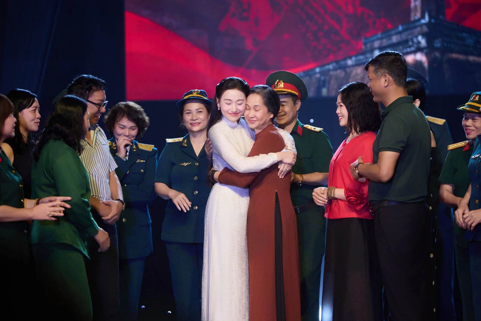 Sao Mai Lê Minh Ngọc bất ngờ rẽ hướng từ nhạc dân gian sang thính phòng - Báo Tuyên Quang điện tử