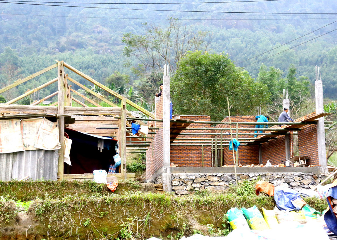 Thu Tà xóa những ngôi nhà tạm - Báo Tuyên Quang điện tử