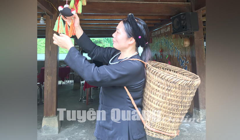 Làm duyên với chiếc gùi